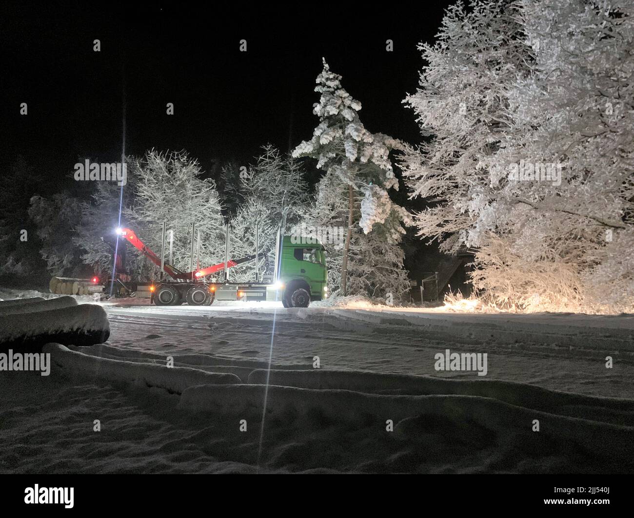 loading wood in winter on a logging truck Stock Photo - Alamy