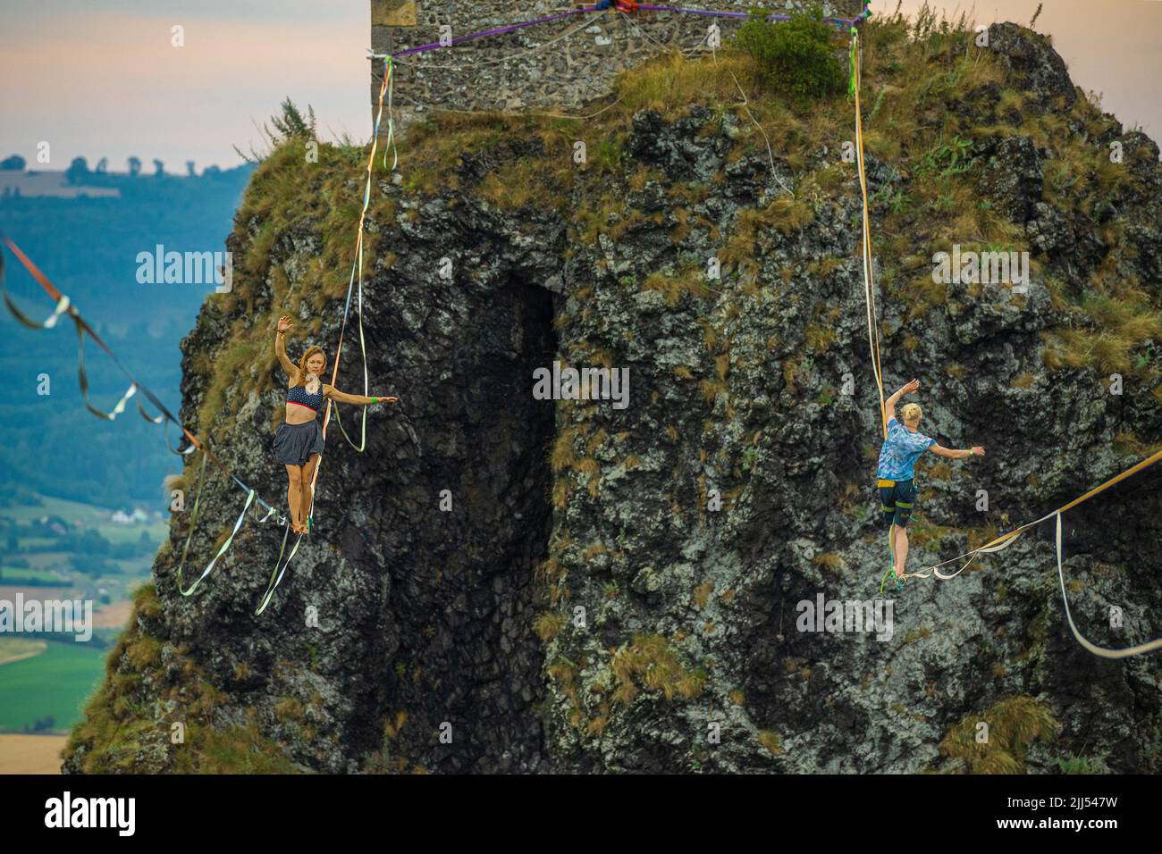 Slackliners hi-res stock photography and images - Alamy