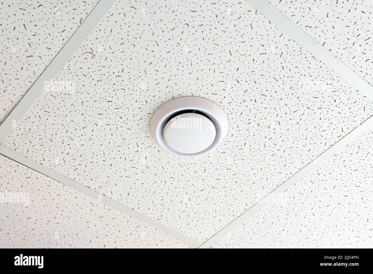Installing smoke detector hi-res stock photography and images - Alamy