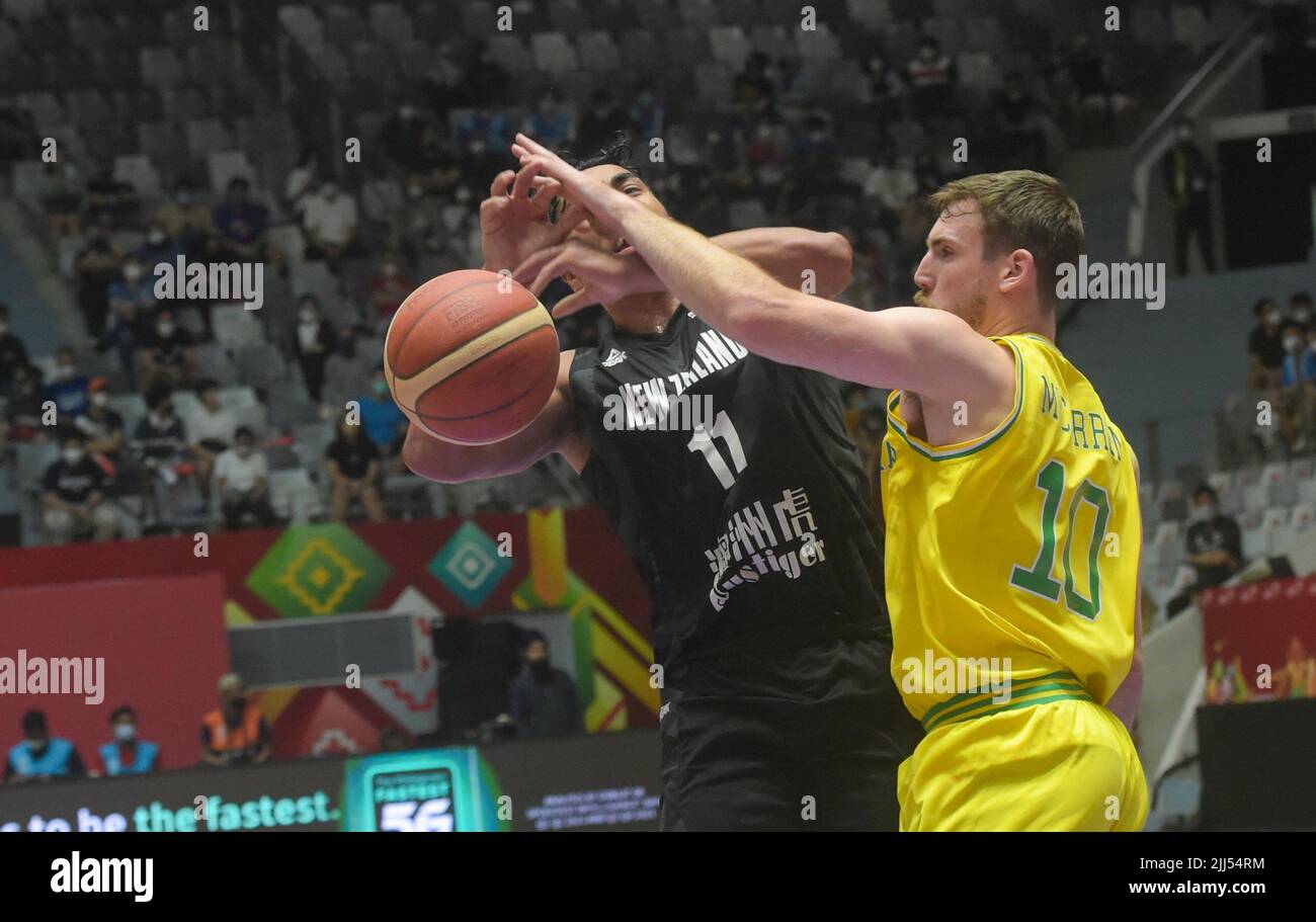 Jakarta, Indonesia. 23rd July, 2022. Flynn Cameron (L) of New Zealand ...