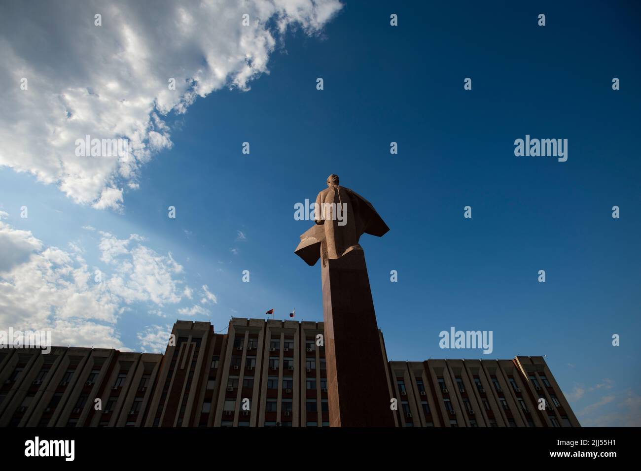 statue of vladimir lenin outside the parliament, tiraspol, transnistria ...