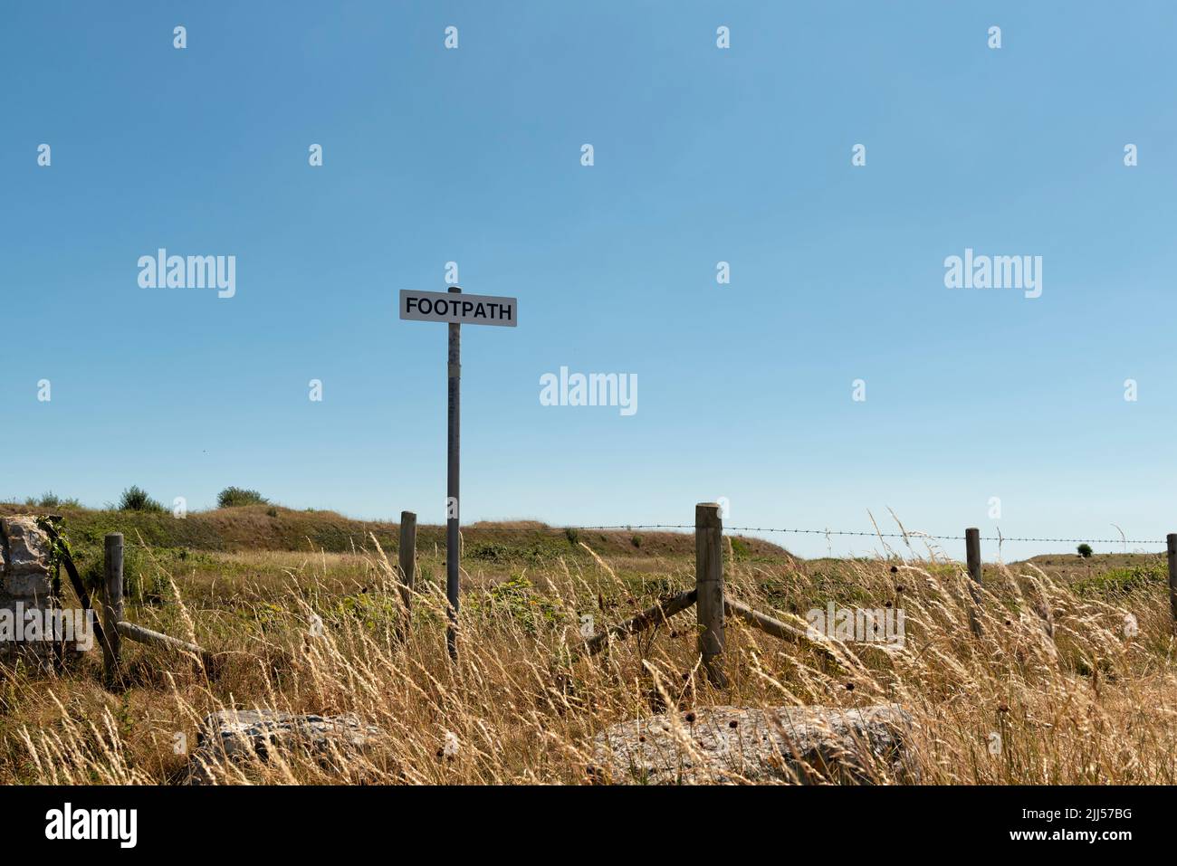 Footpath sign in rural area Stock Photo - Alamy