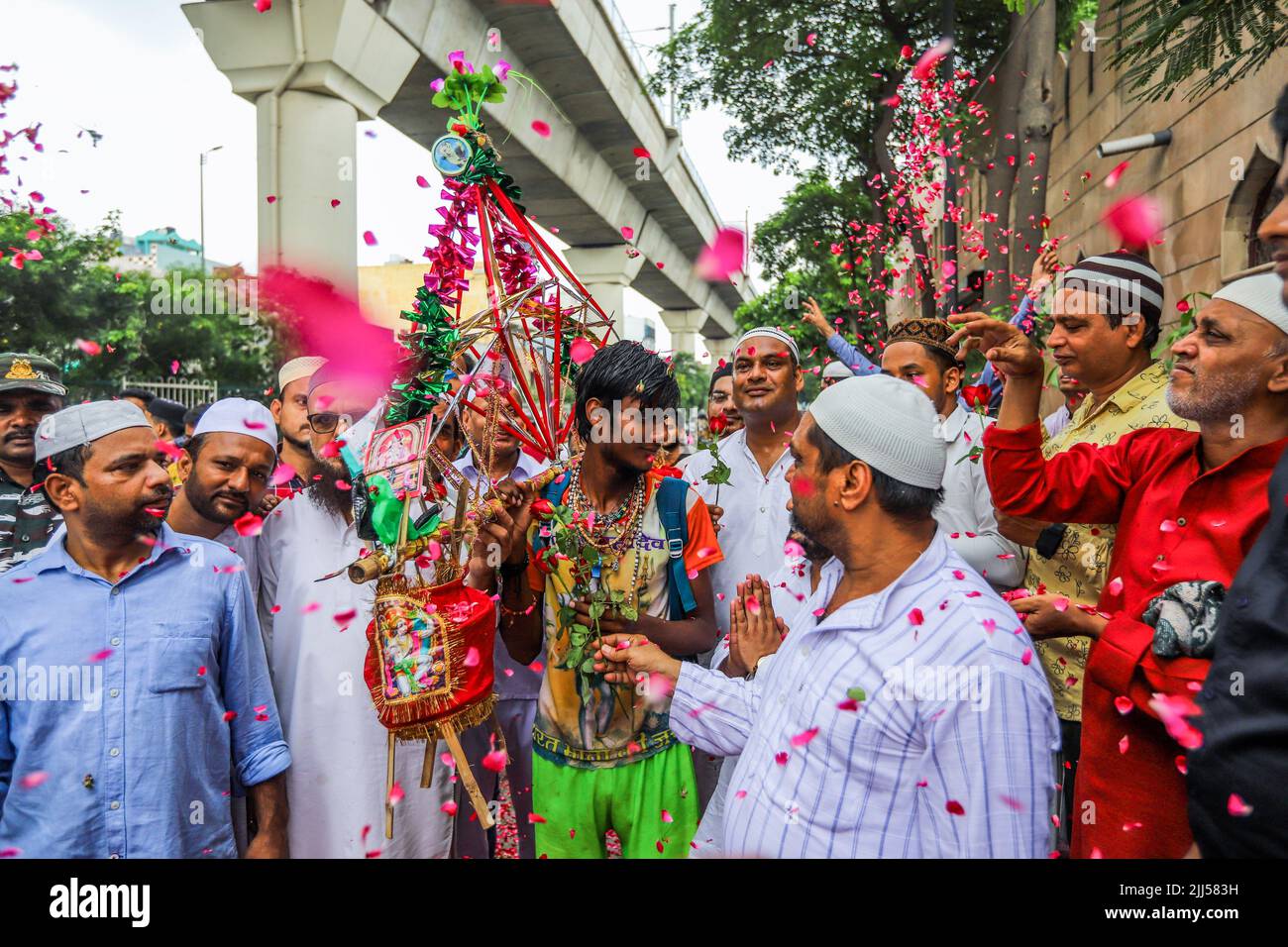 New Delhi, India. 22nd July, 2022. People belonging to Muslim community shower flower petals on ...