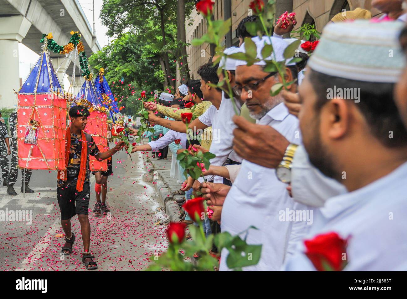 New Delhi, India. 22nd July, 2022. People belonging to Muslim community shower flower petals on ...