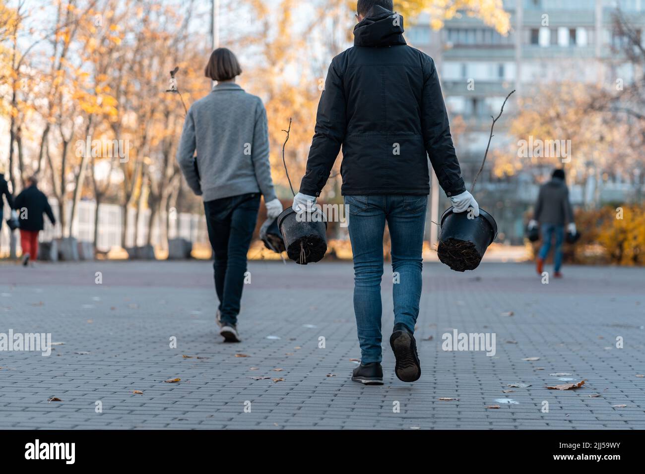 Man carrying tree trunk hi-res stock photography and images - Alamy