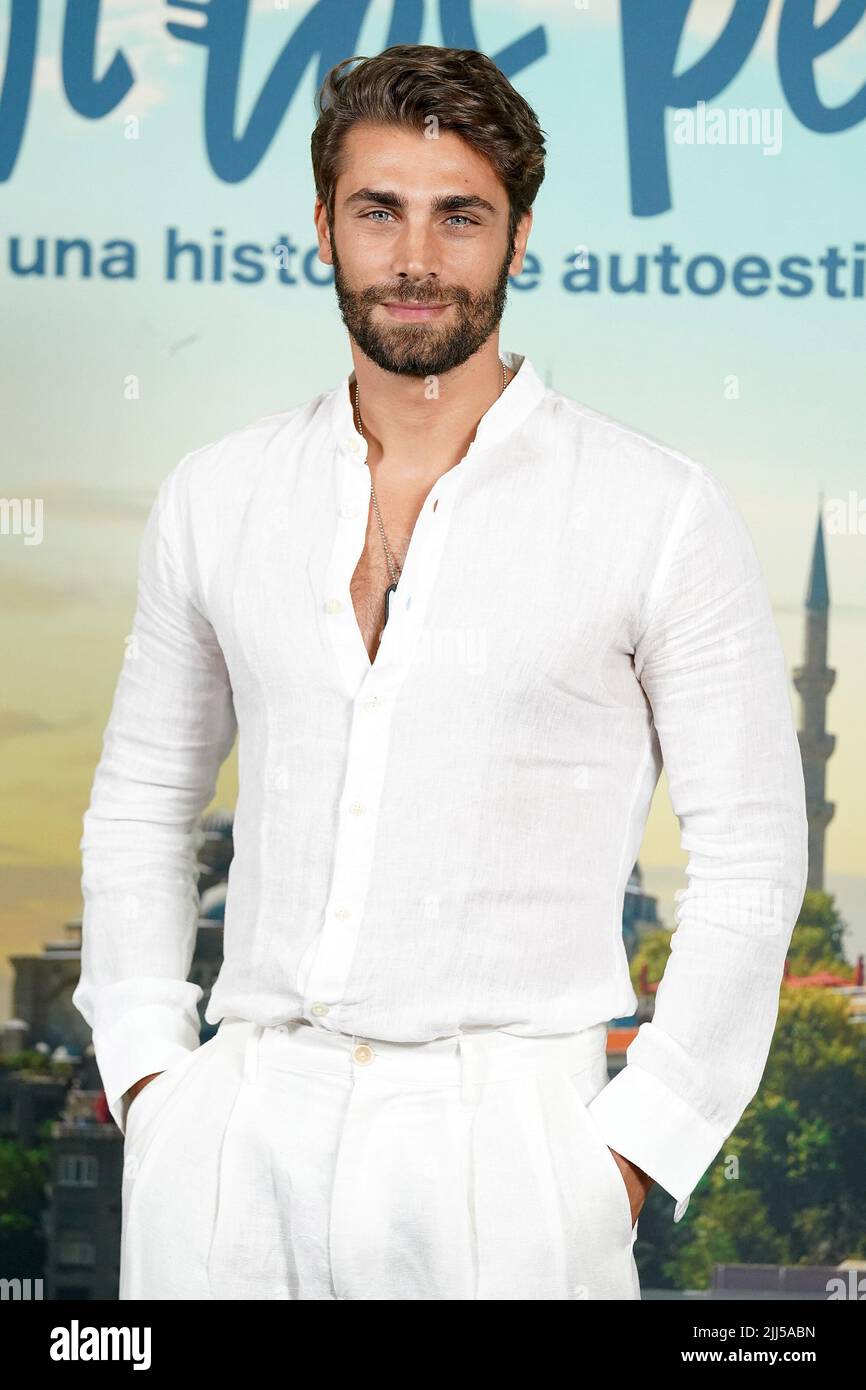 Italian actor Mario Ermito attends the 'Por Los Pelos. Una Historia de ...