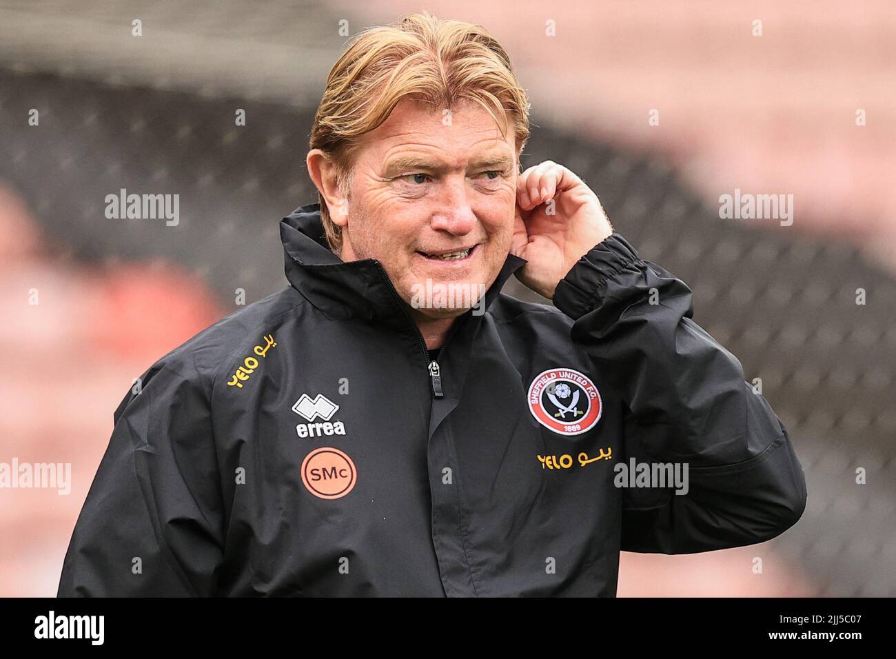 Stuart McCall of Sheffield United arrives at Oakwell Stock Photo - Alamy