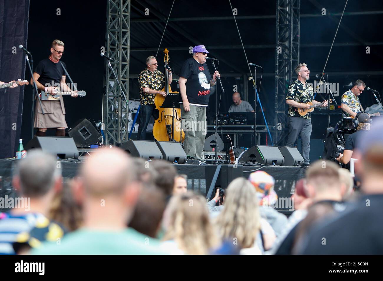 The Everley Pregnant Brothers play the Sarah Nulty Main Stage at ...