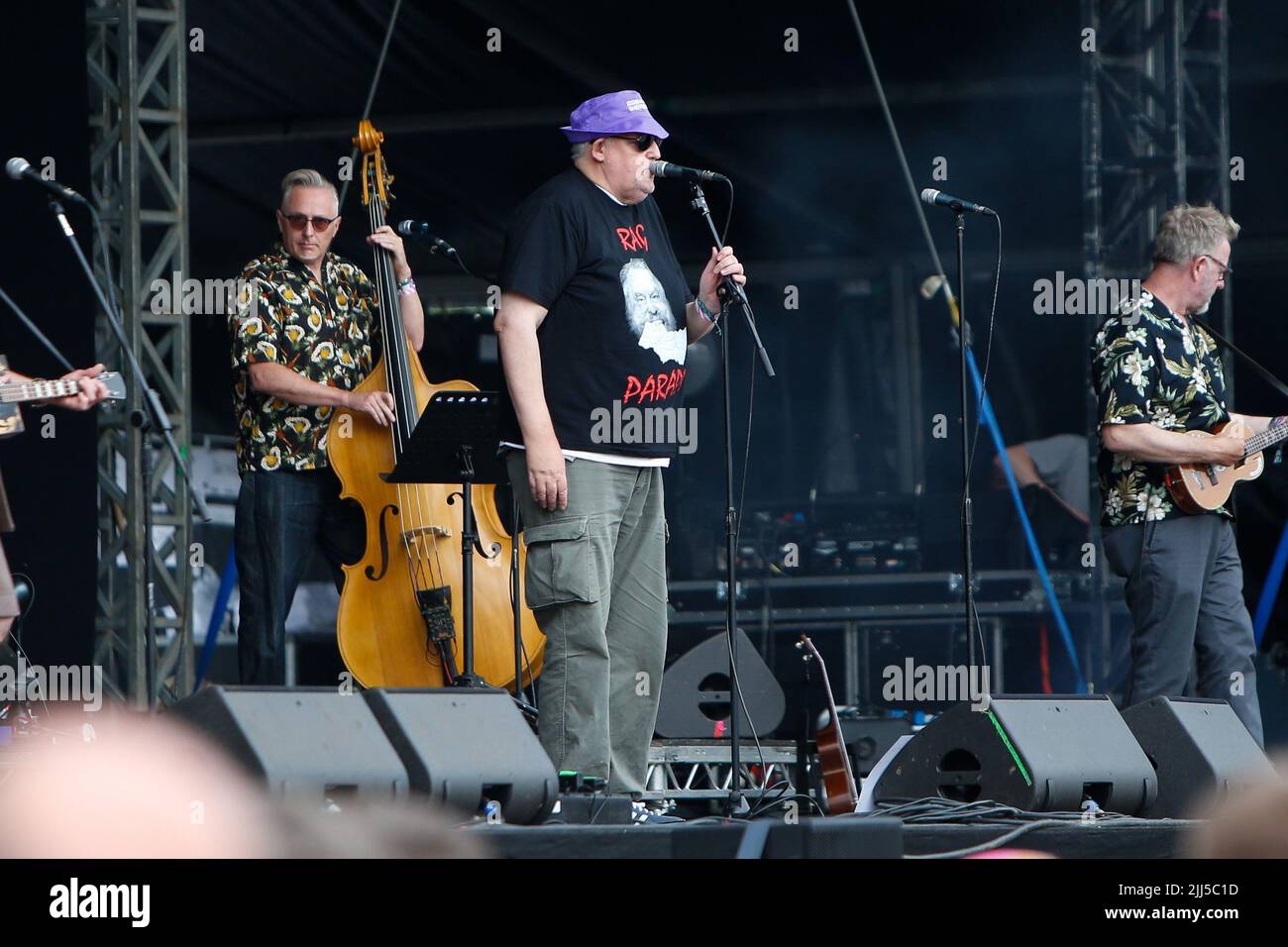 The Everley Pregnant Brothers play the Sarah Nulty Main Stage at ...
