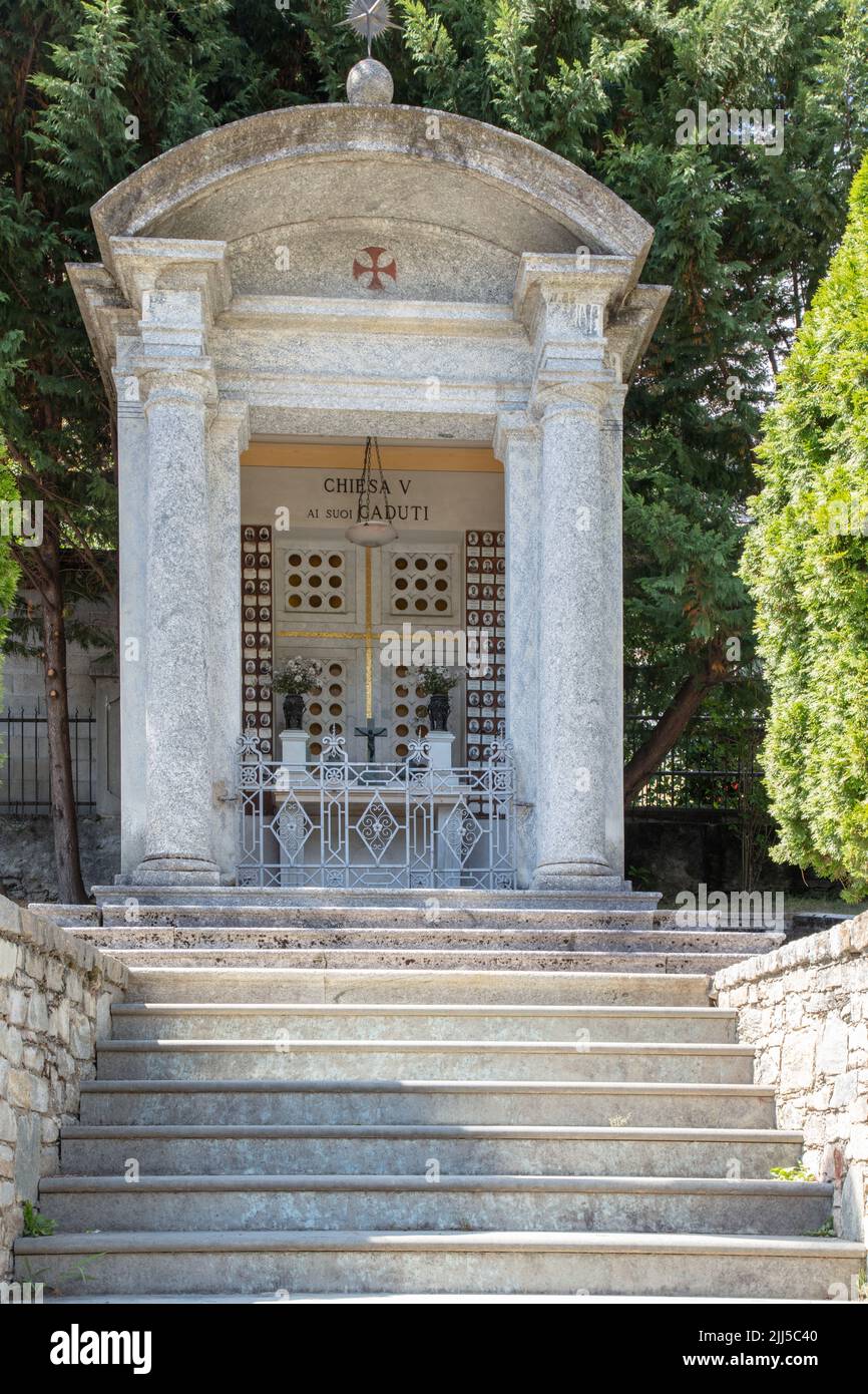 Monumento ai caduti via roma hi-res stock photography and images - Alamy