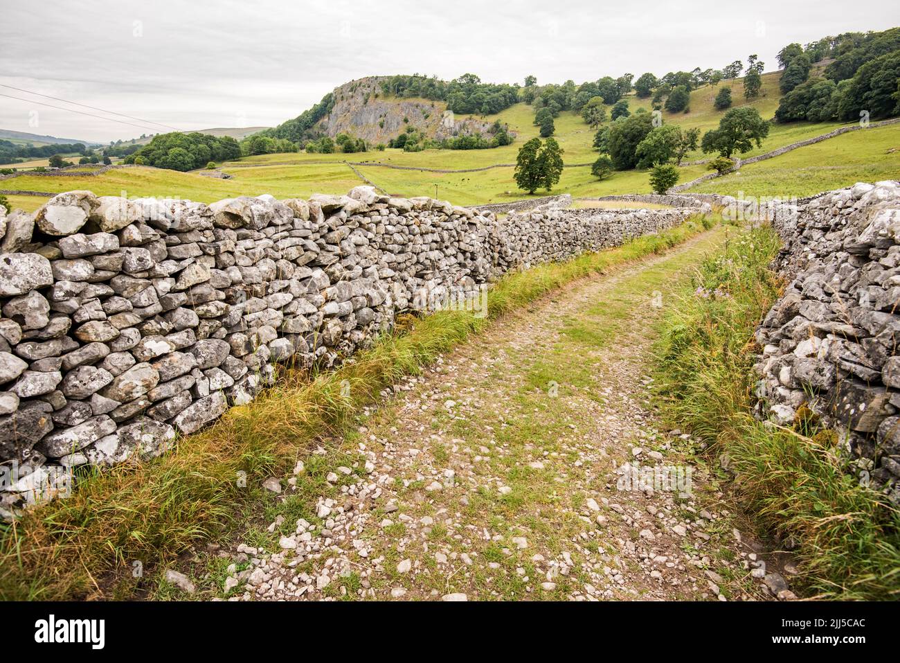 Drystone walled lane leading in the direction of the former limestone ...