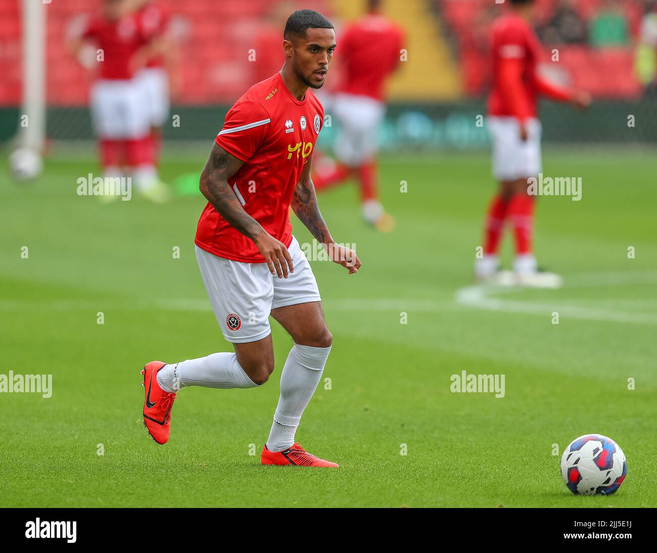 Max Lowe #13 of Sheffield United warms up ahead of kick off Stock Photo ...