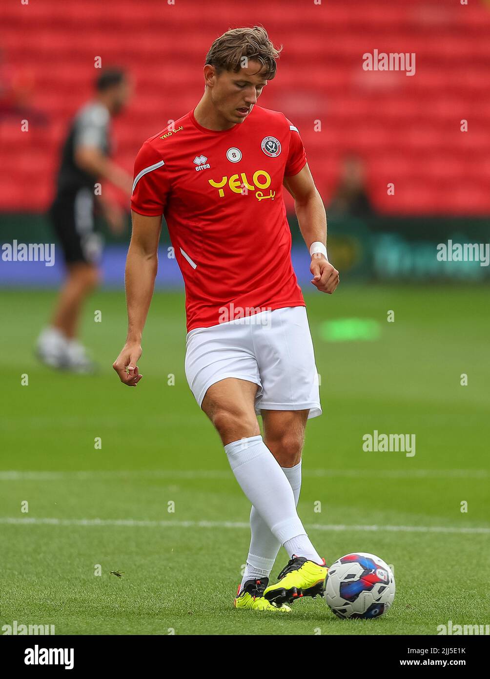 Sander Berge #8 of Sheffield United warms up ahead of kick off Stock ...