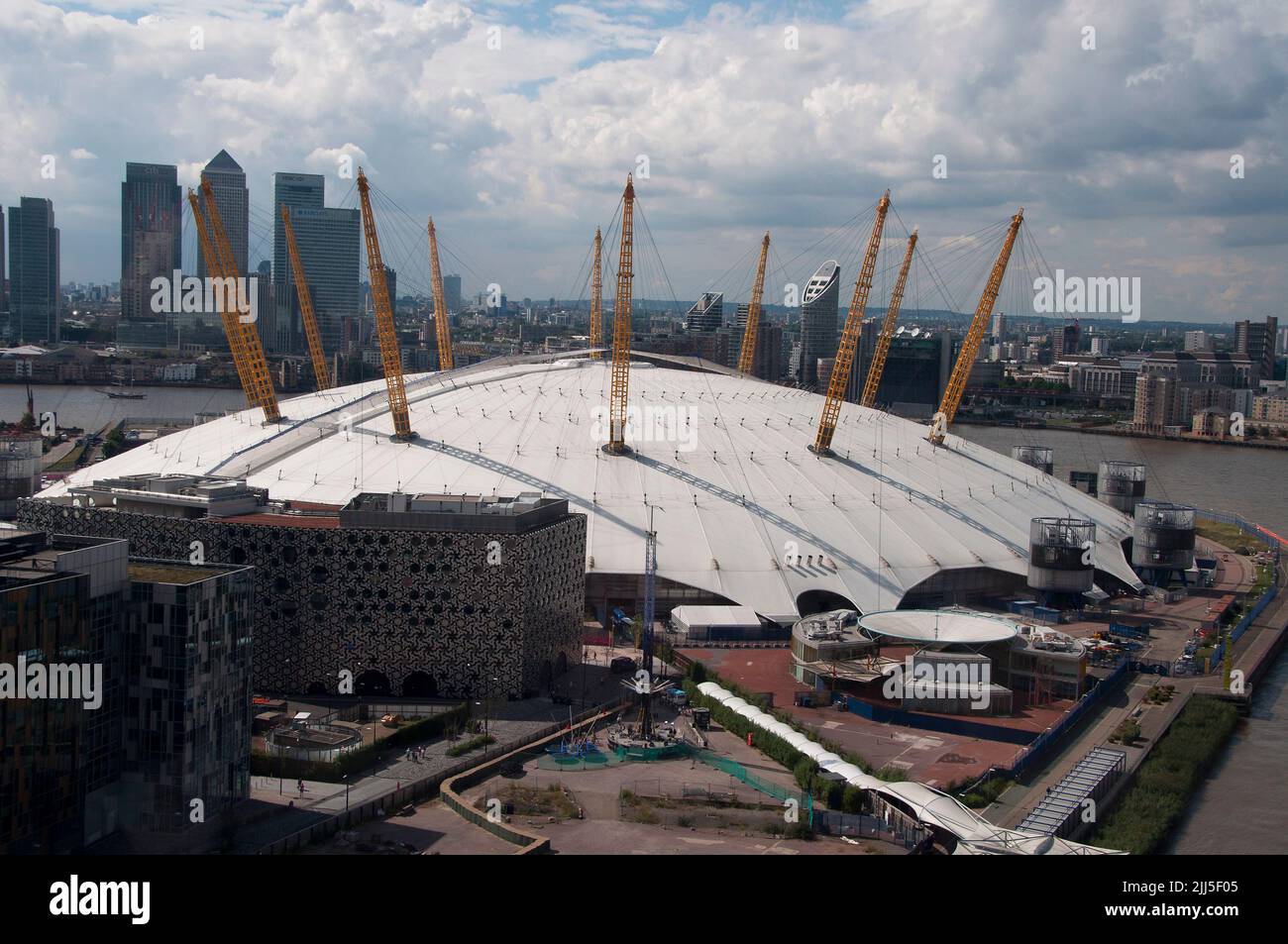 The O2 viewed from the Emirates air line cable car Stock Photo - Alamy