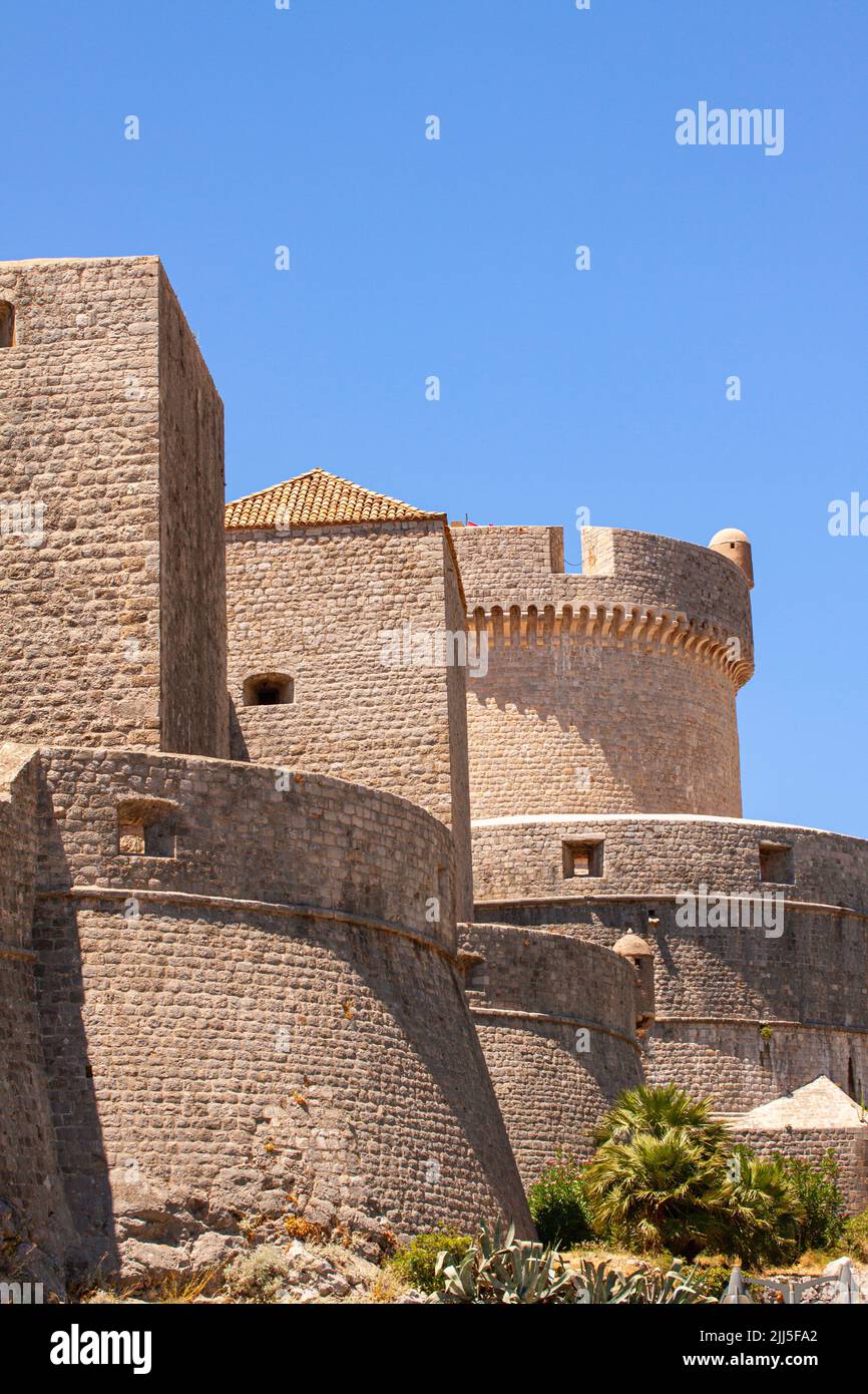 The massive fortress walls and fortified towers of Dubrovnik historic ...