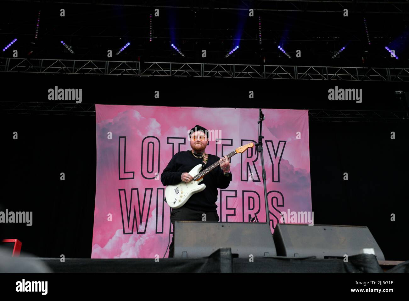 Thom Rylance of The Lottery Winners Stock Photo - Alamy
