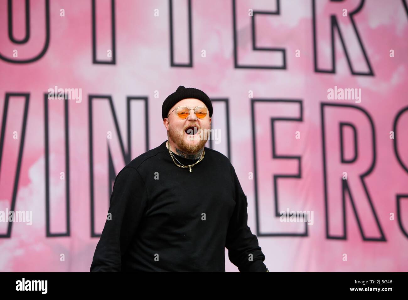 Thom Rylance of The Lottery Winners Stock Photo - Alamy