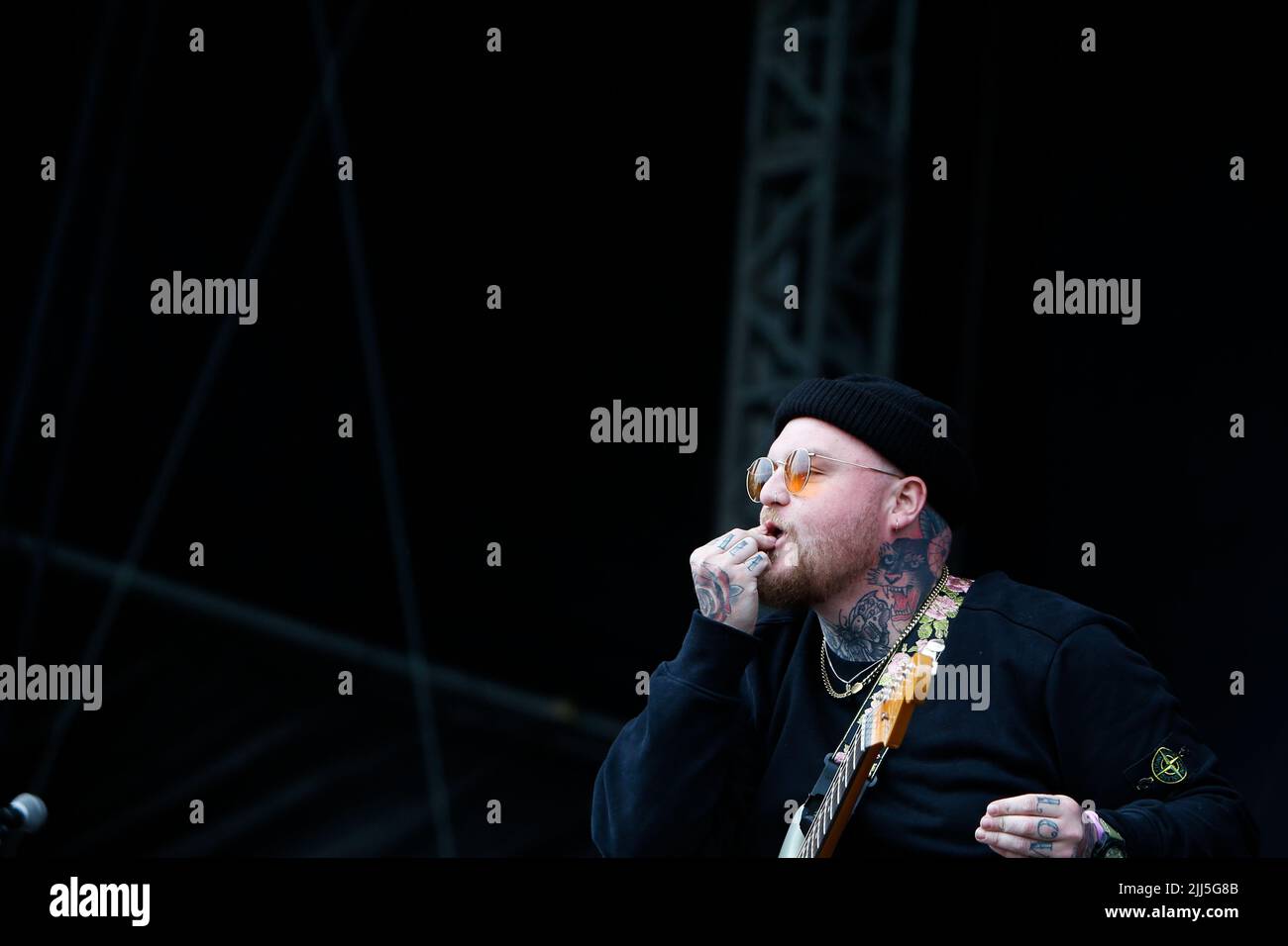 Thom Rylance of The Lottery Winners Stock Photo - Alamy