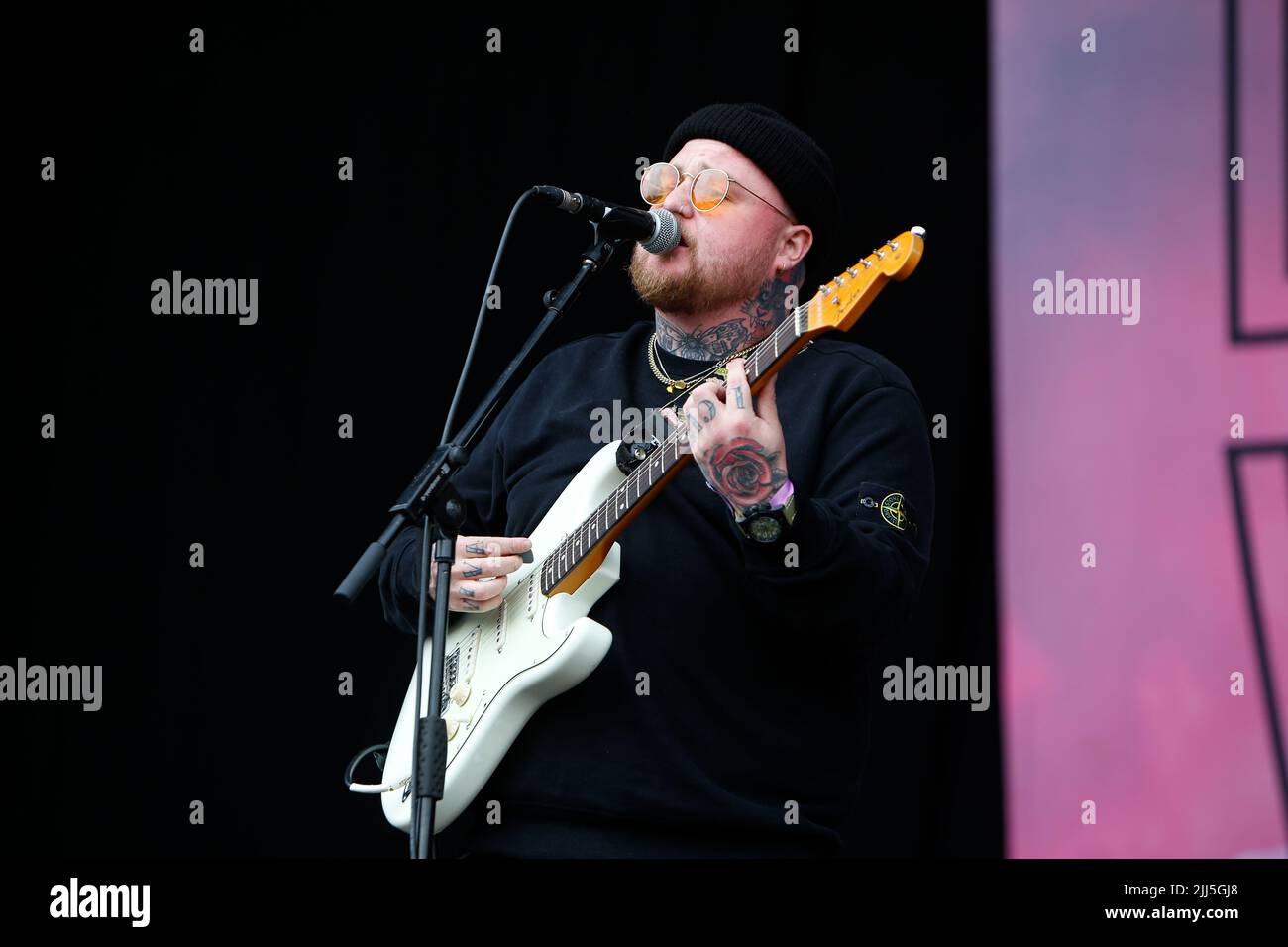 Thom Rylance of The Lottery Winners Stock Photo - Alamy