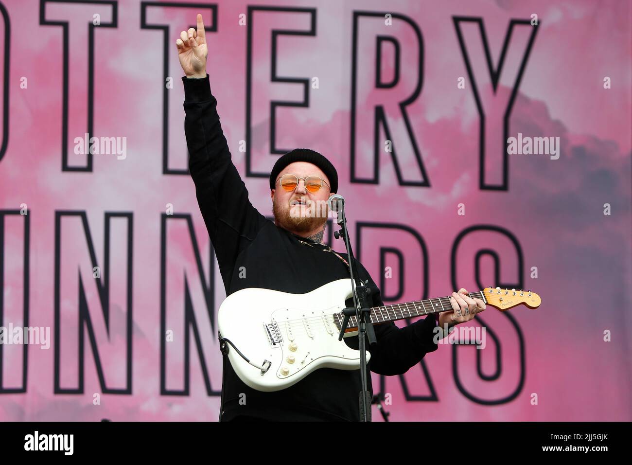 Thom Rylance of The Lottery Winners Stock Photo - Alamy