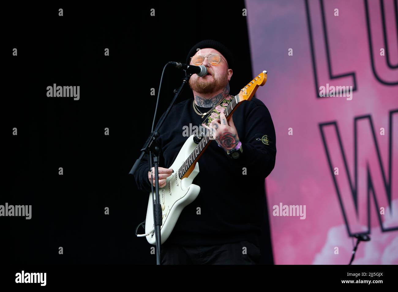 Thom Rylance of The Lottery Winners Stock Photo - Alamy
