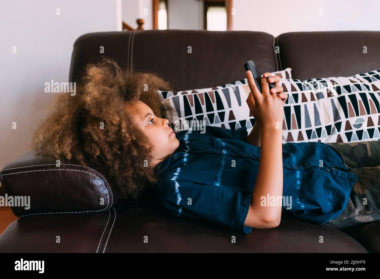 Kids sofa mobile phones hi-res stock photography and images - Alamy