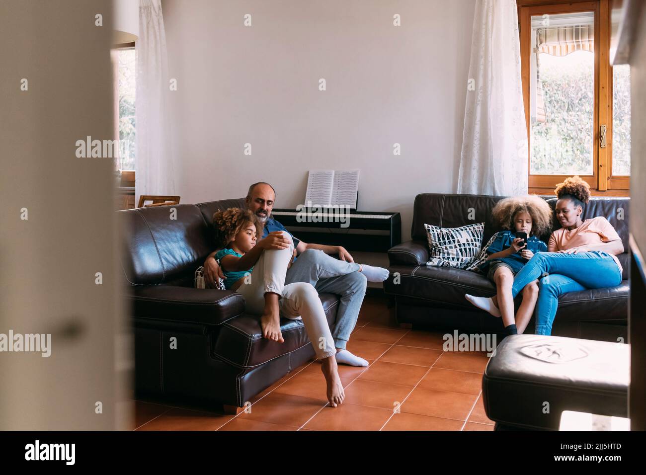 Parents on phones children hi-res stock photography and images - Alamy