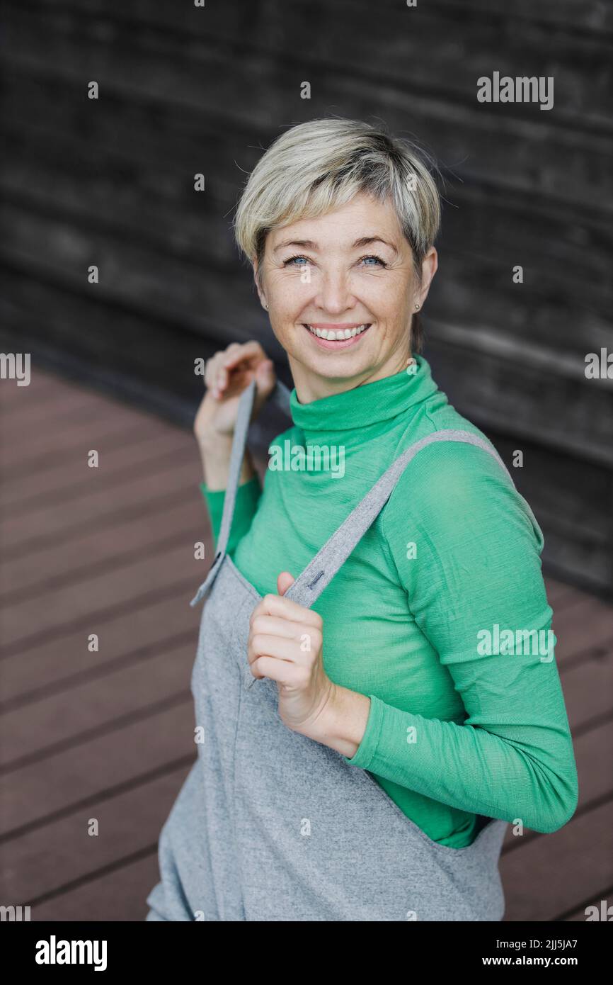 Blaue overalls hi-res stock photography and images - Alamy