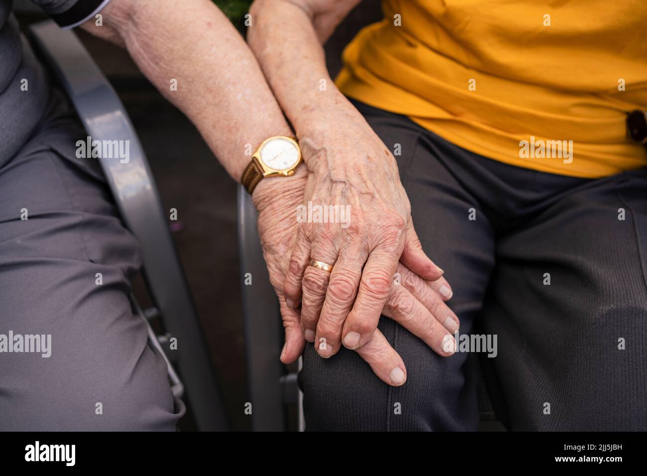 Woman head in man lap hi-res stock photography and images - Alamy