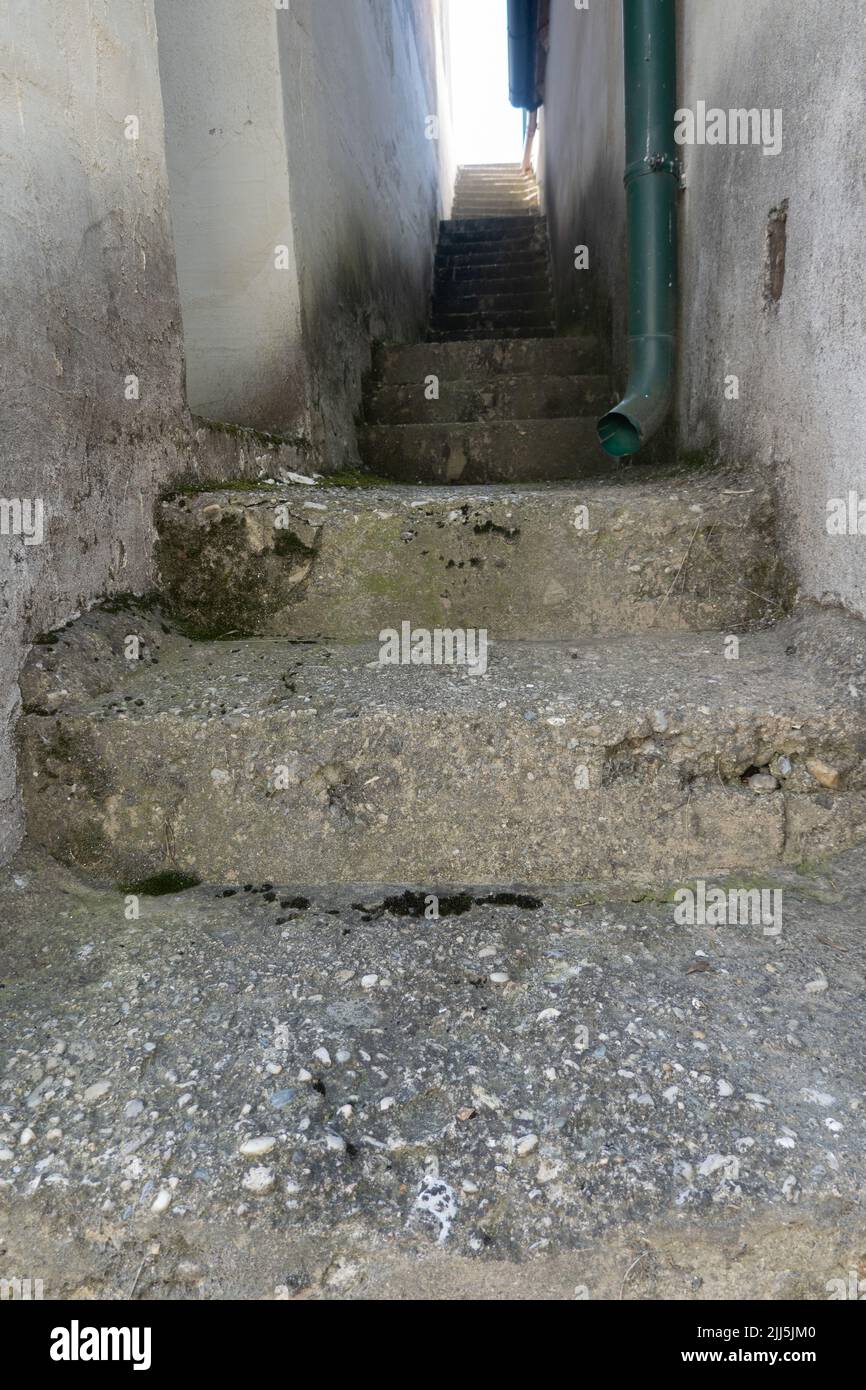 The term "Kellergasse", also known as "Kellertrift", is mainly used in ...