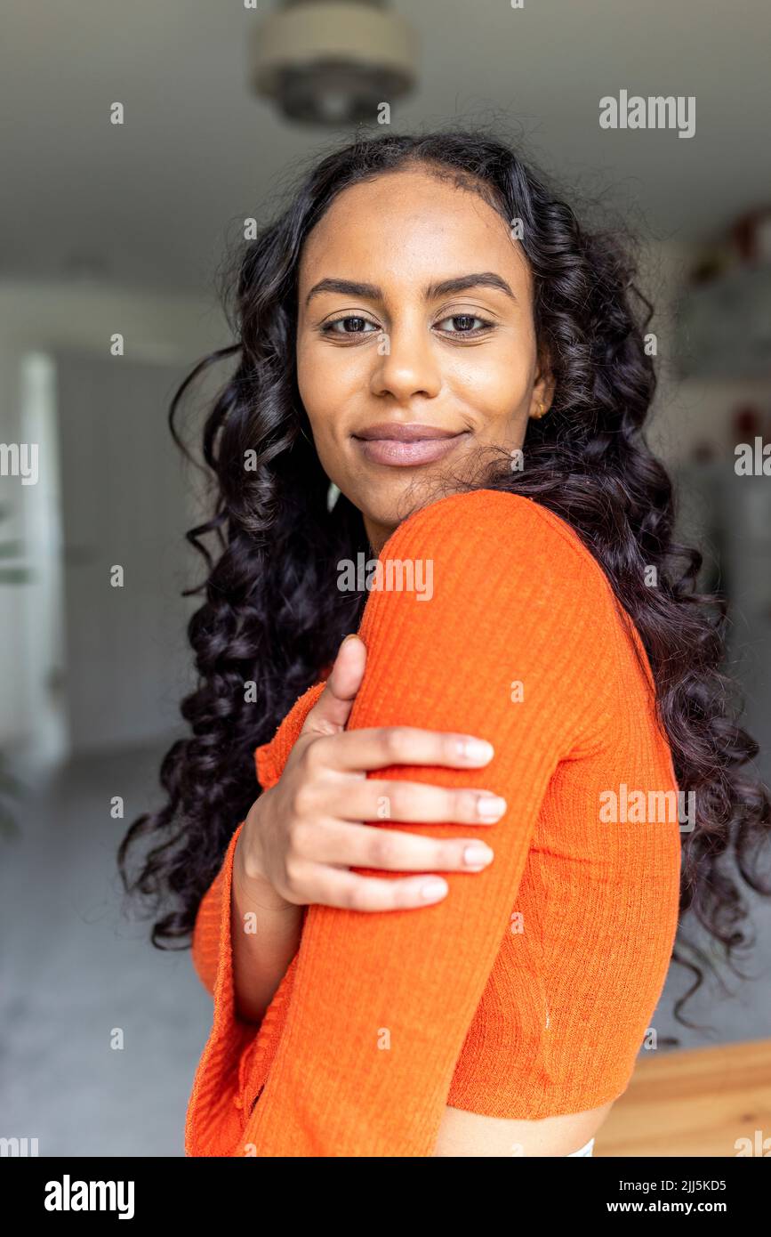 Woman upper arm side hi-res stock photography and images - Alamy