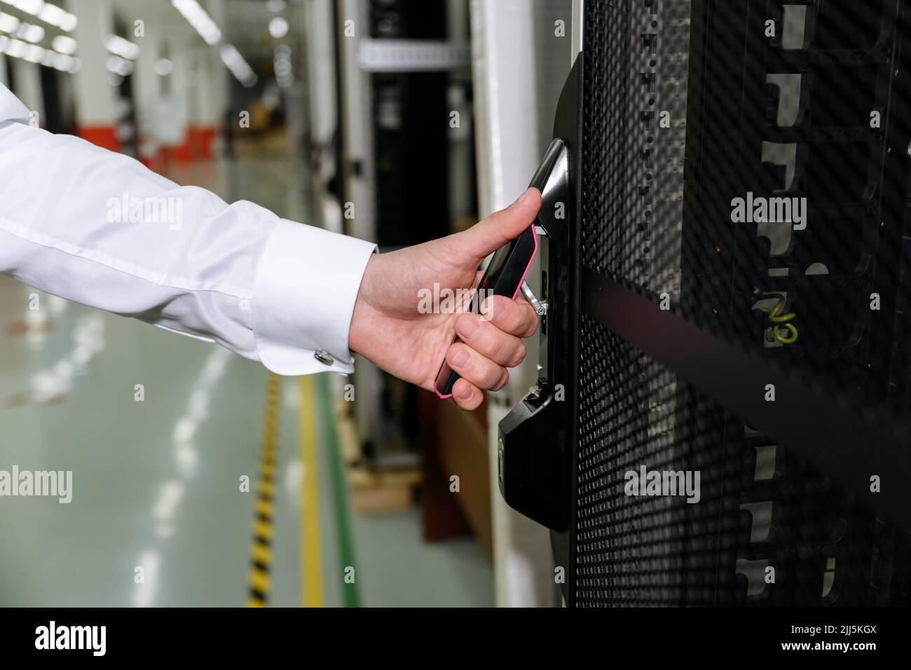 Server doors hi-res stock photography and images - Alamy