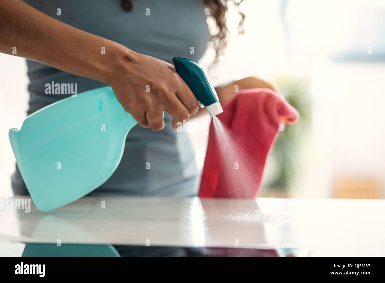 Person cleaning tables hi-res stock photography and images - Alamy