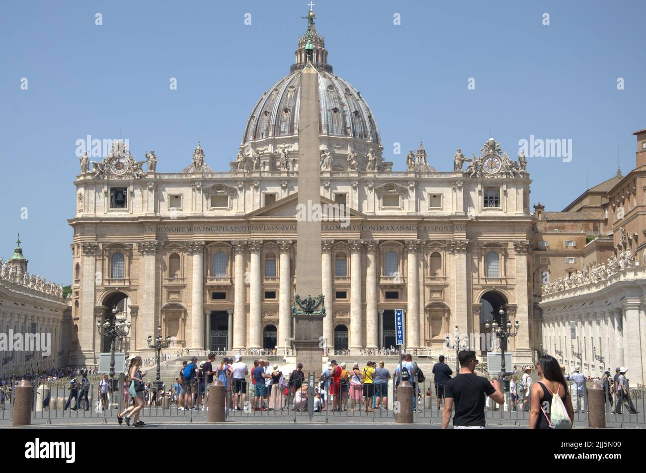 Rome, Italy. A view of Saint Peter's Square and basilica Vatican Stock ...