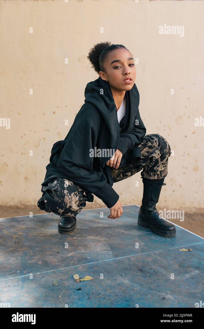 Seated crouch hi-res stock photography and images - Alamy