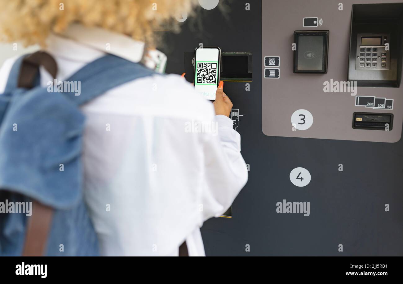 Scanning screens hi-res stock photography and images - Alamy