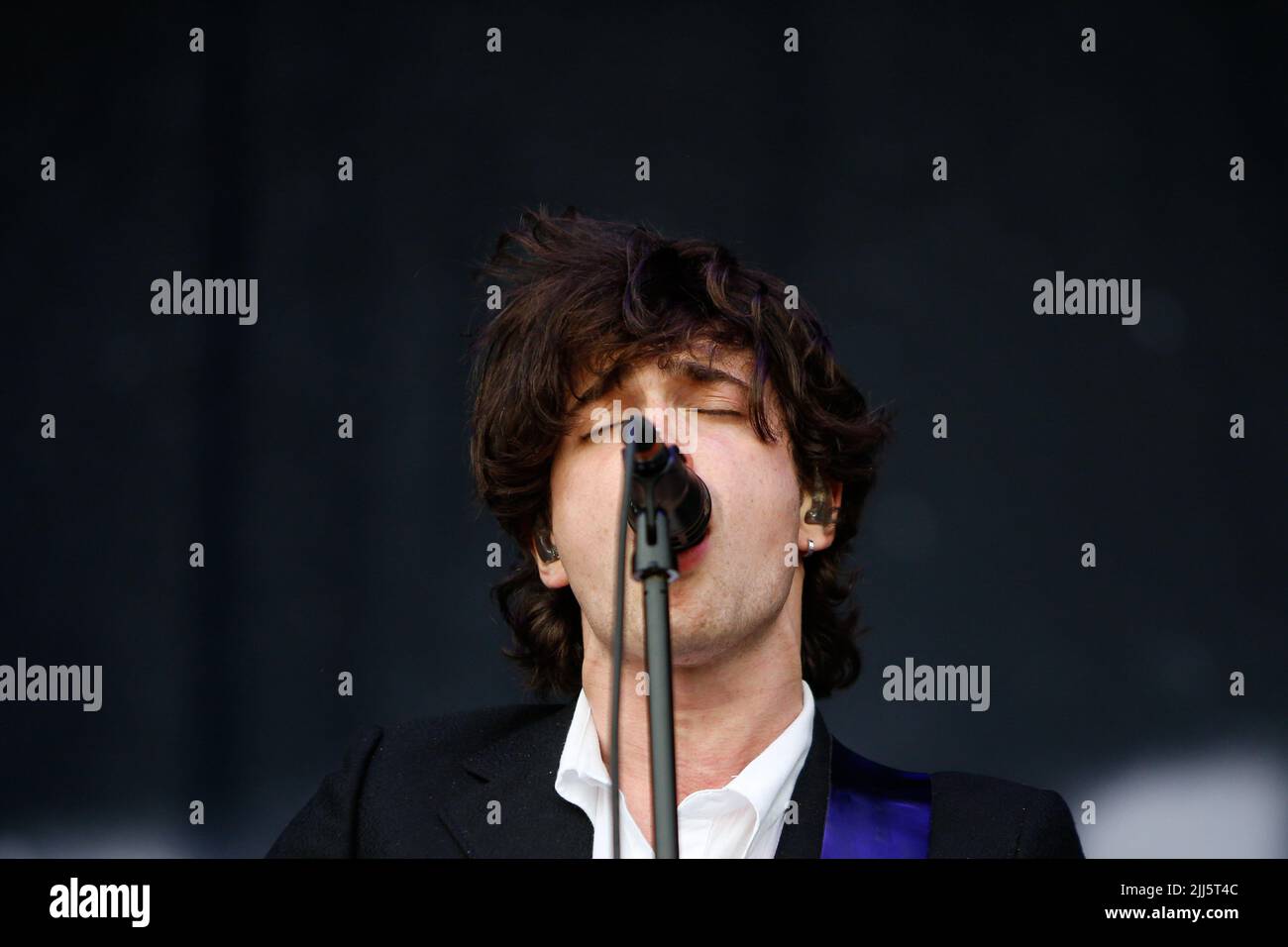 Elijah Hewson lead singer and guitarist of Inhaler Stock Photo - Alamy