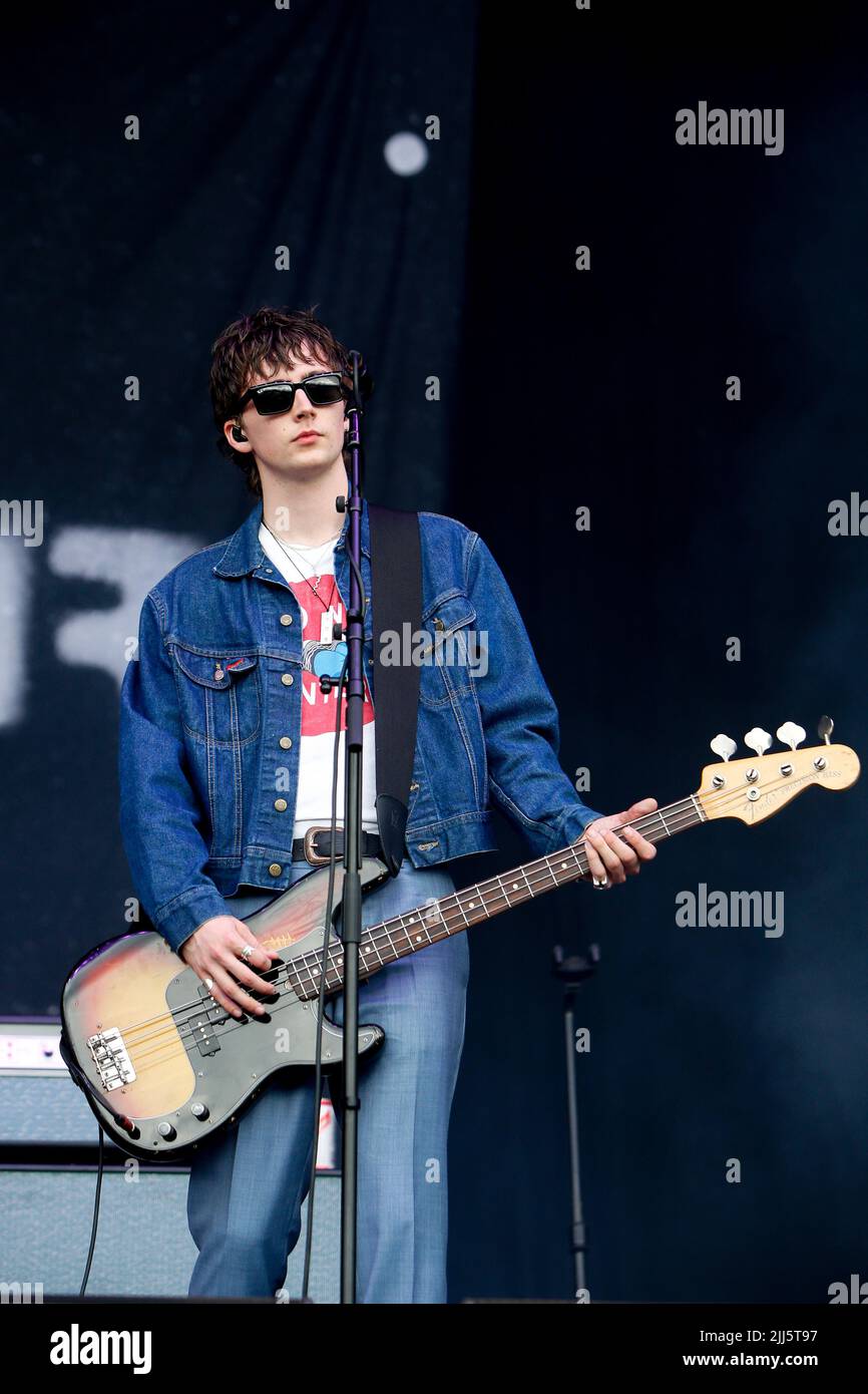 Robert Keating bass guitarist of Inhaler Stock Photo - Alamy