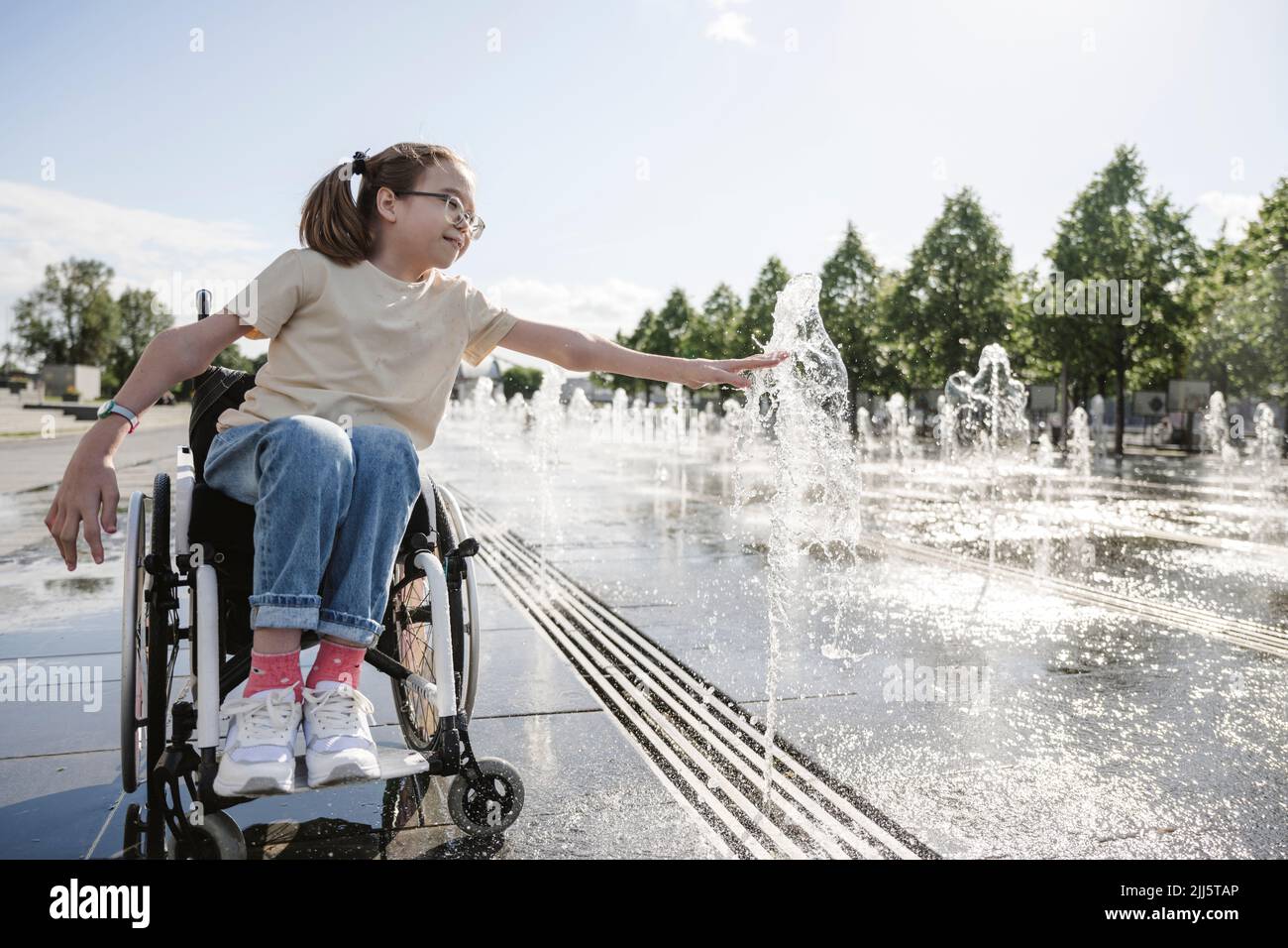 Diverse kids playing handicap hi-res stock photography and images - Alamy