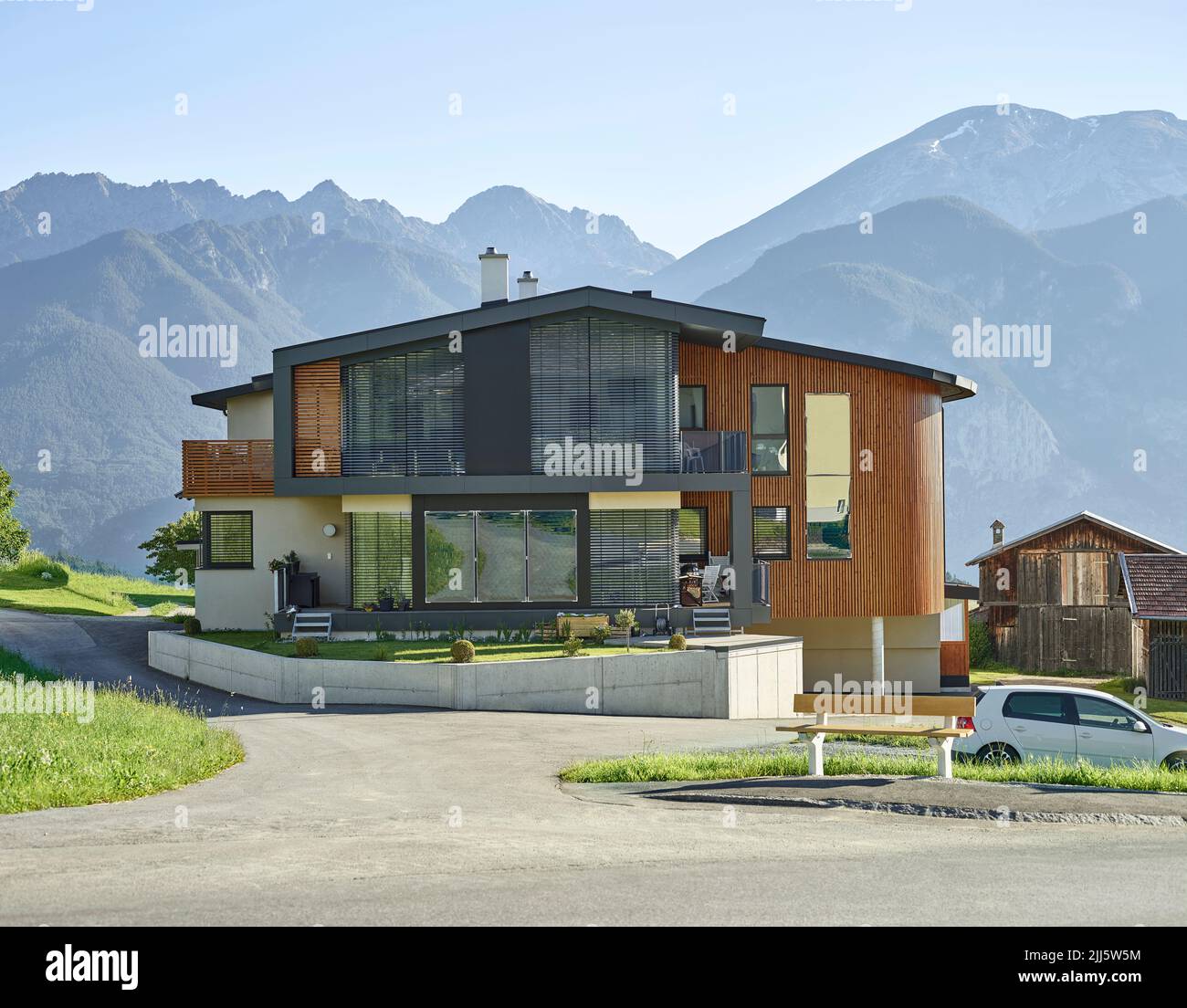 Modern home gateway hi-res stock photography and images - Alamy