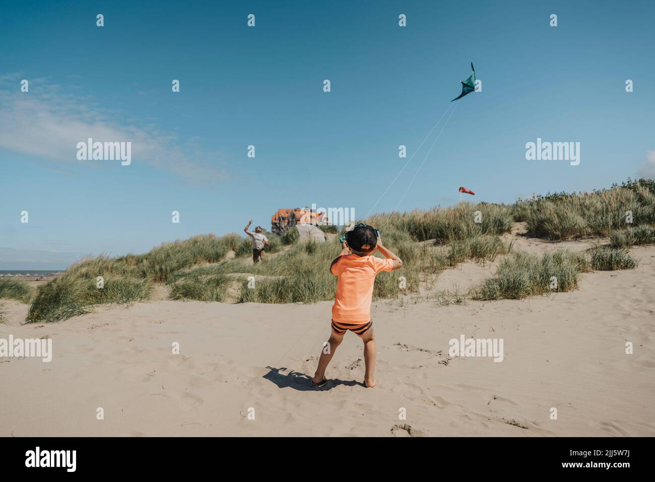 Boys flying kites hi-res stock photography and images - Alamy