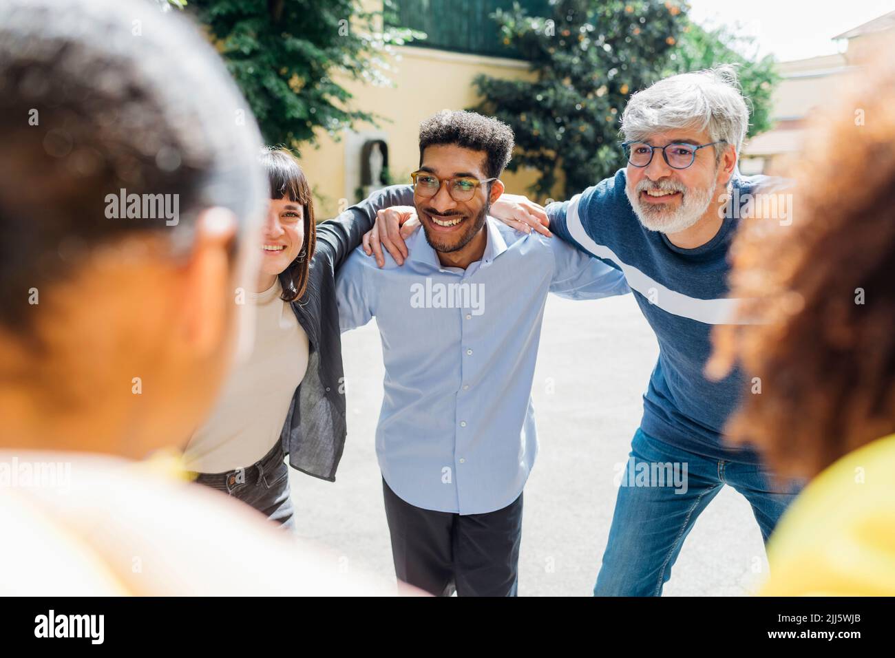 Group business people standing huddle hi-res stock photography and ...
