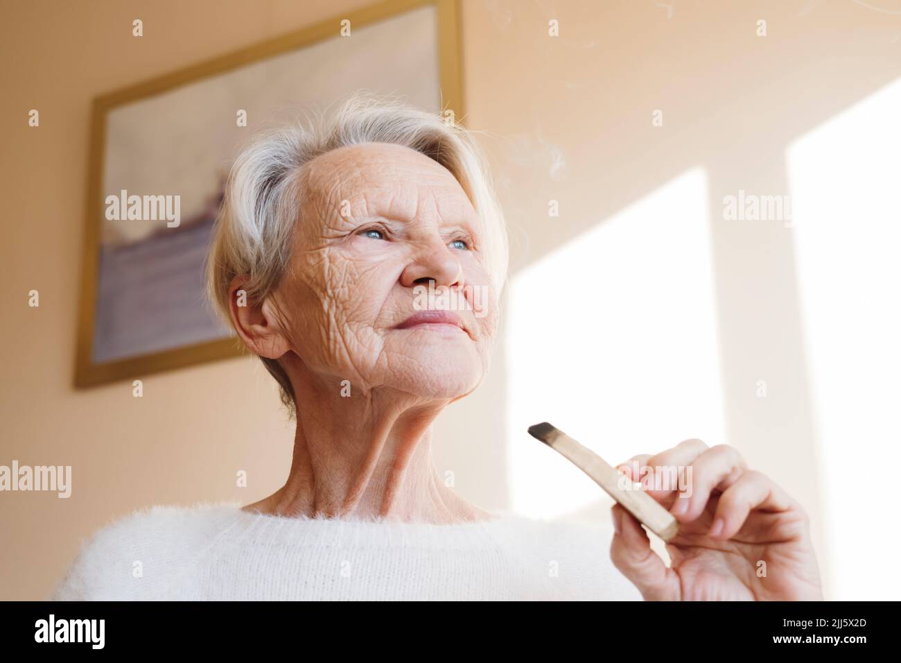 Smudge stick woman hi-res stock photography and images - Alamy