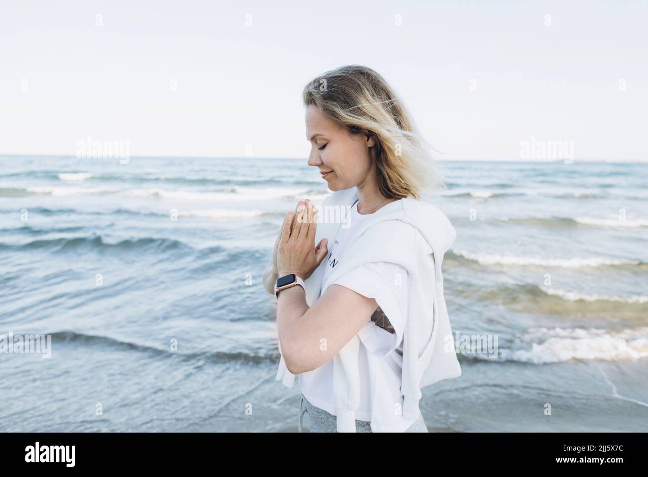 Woman stand in front of sea hi-res stock photography and images - Alamy