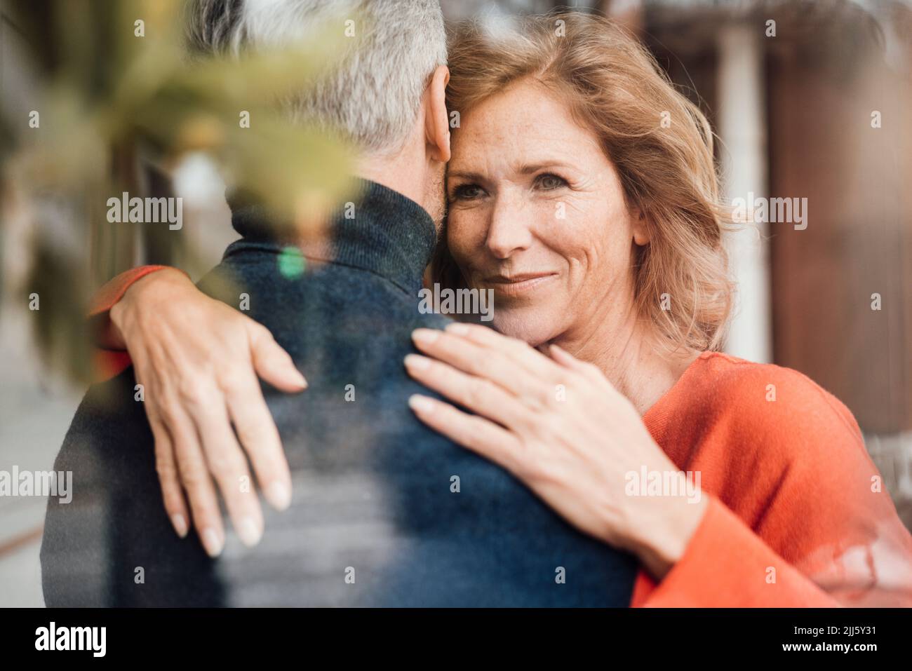 Woman photographed from front hi-res stock photography and images - Alamy