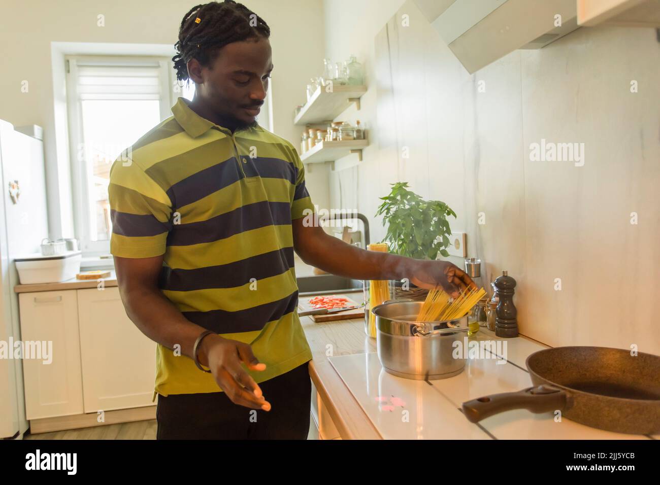 Man eating pot noodle hi-res stock photography and images - Alamy