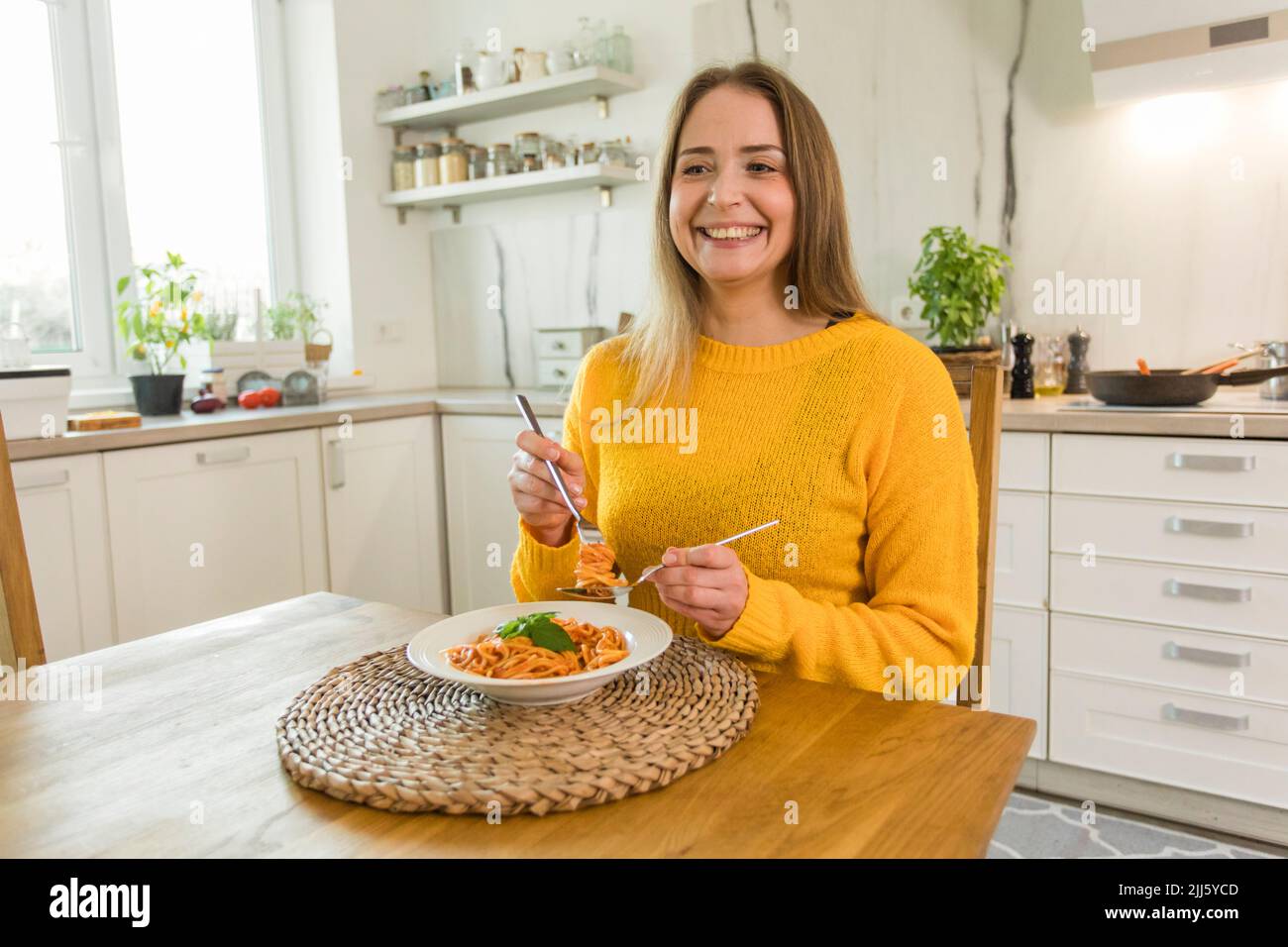 Woman eating spaghetti hi-res stock photography and images - Alamy