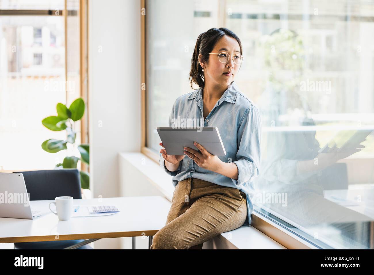 People sitting in window sills hi-res stock photography and images - Alamy