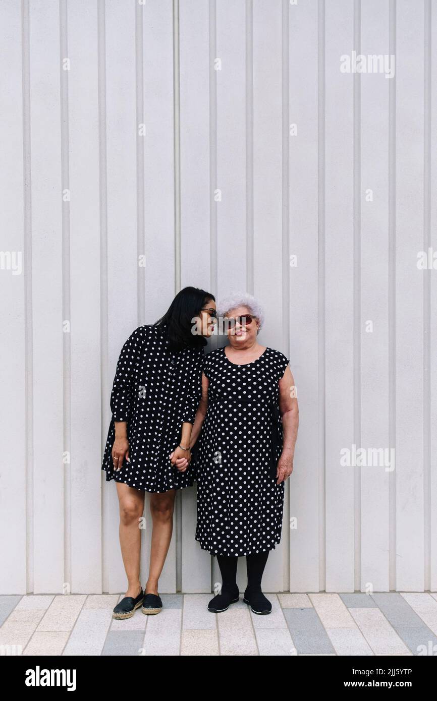 Woman kiss full body hi-res stock photography and images - Alamy