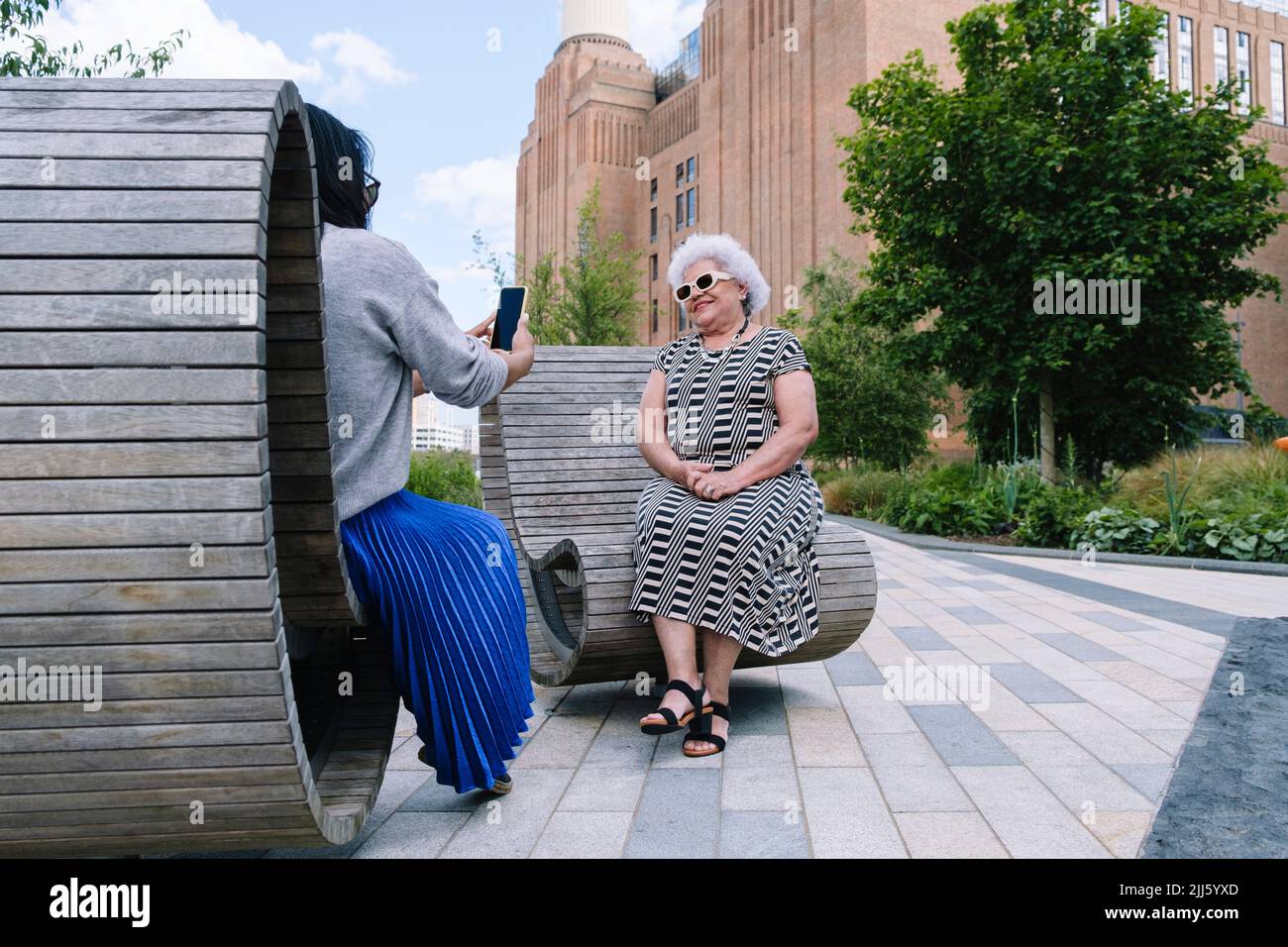 Clicking a picture hi-res stock photography and images - Alamy